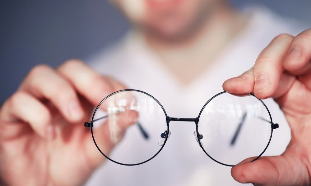 Tipos de gafas según la forma del rostro, los cristales y la montura